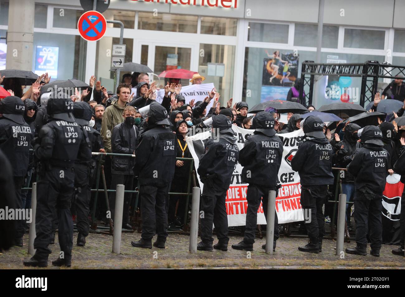 Gera, Germany. 03rd Oct, 2023. "War mongers The traffic lights must go ...