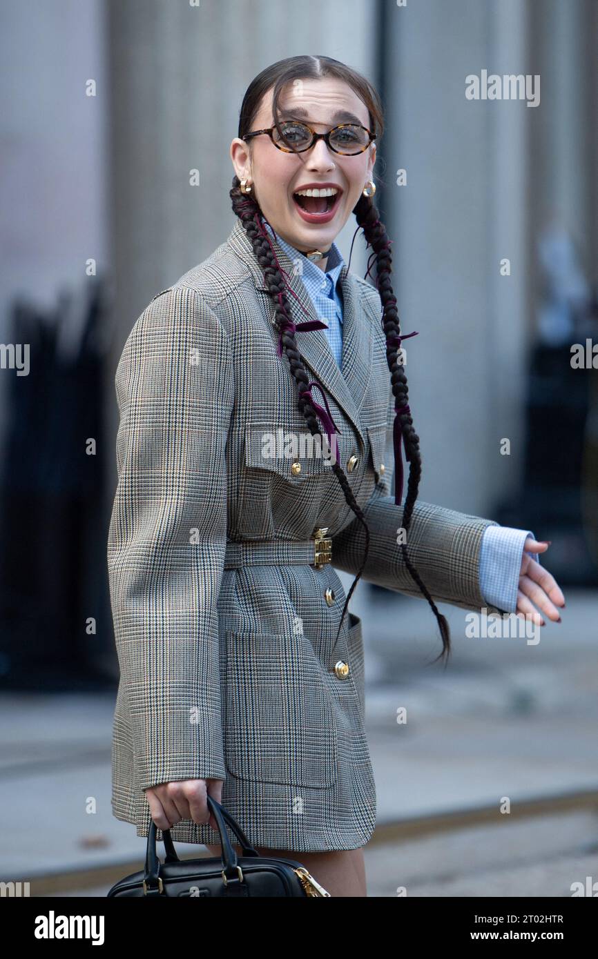 Emma chamberlain fashion week hi-res stock photography and images - Alamy