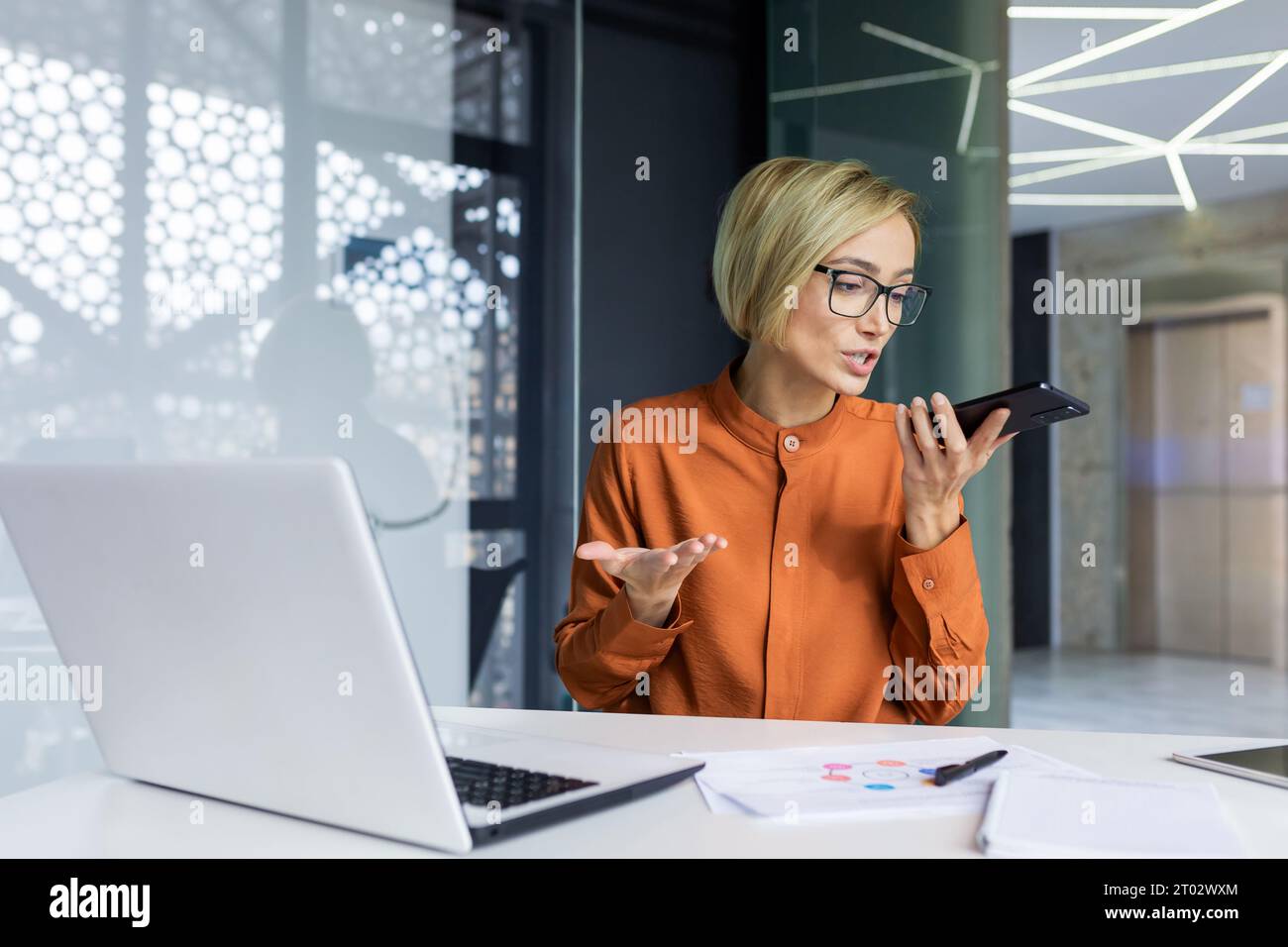 Angry boss and empty office hi-res stock photography and images - Alamy