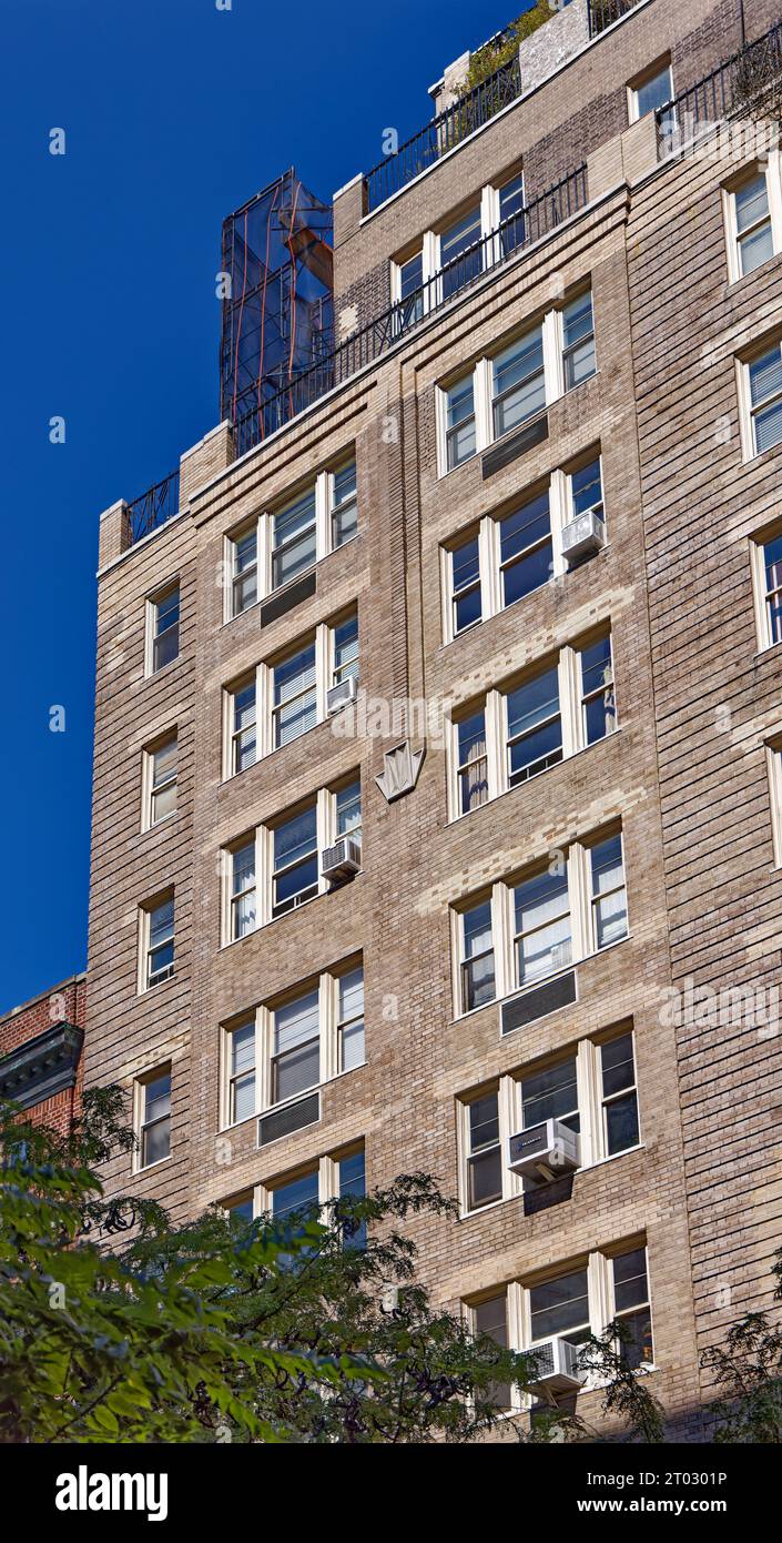 Emery Roth-designed 59 W 12th Street, part of the Greenwich Village ...