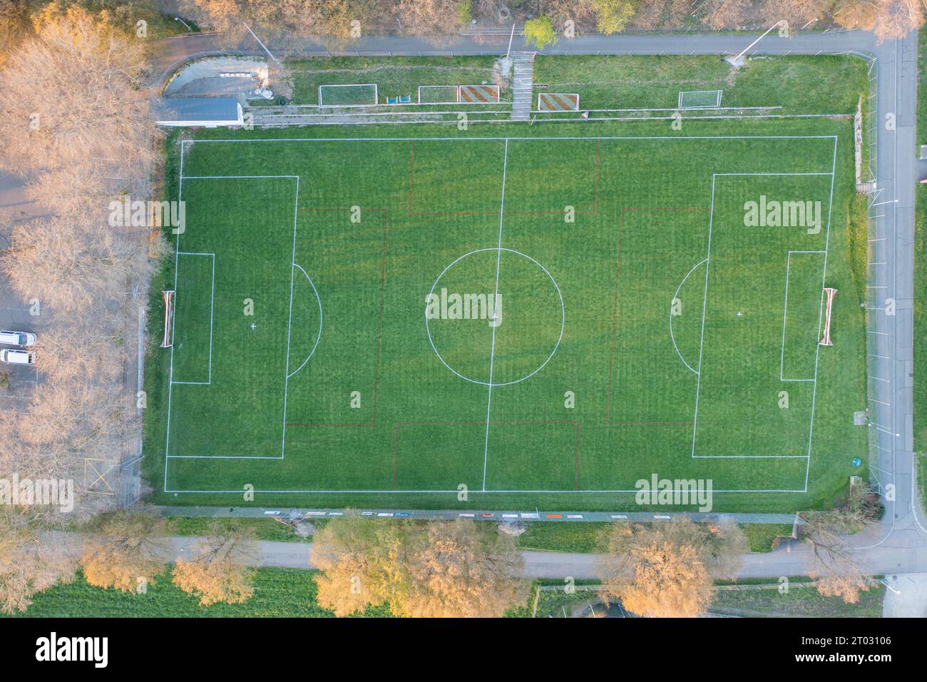 Robot playing soccer ball hi-res stock photography and images - Alamy