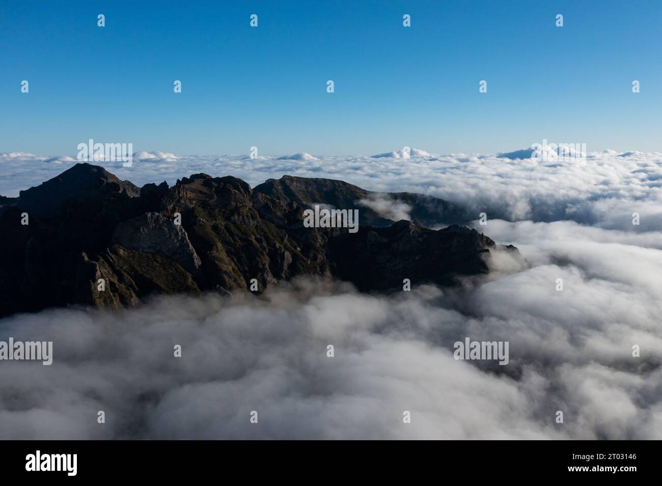 Epic mountain hi-res stock photography and images - Alamy