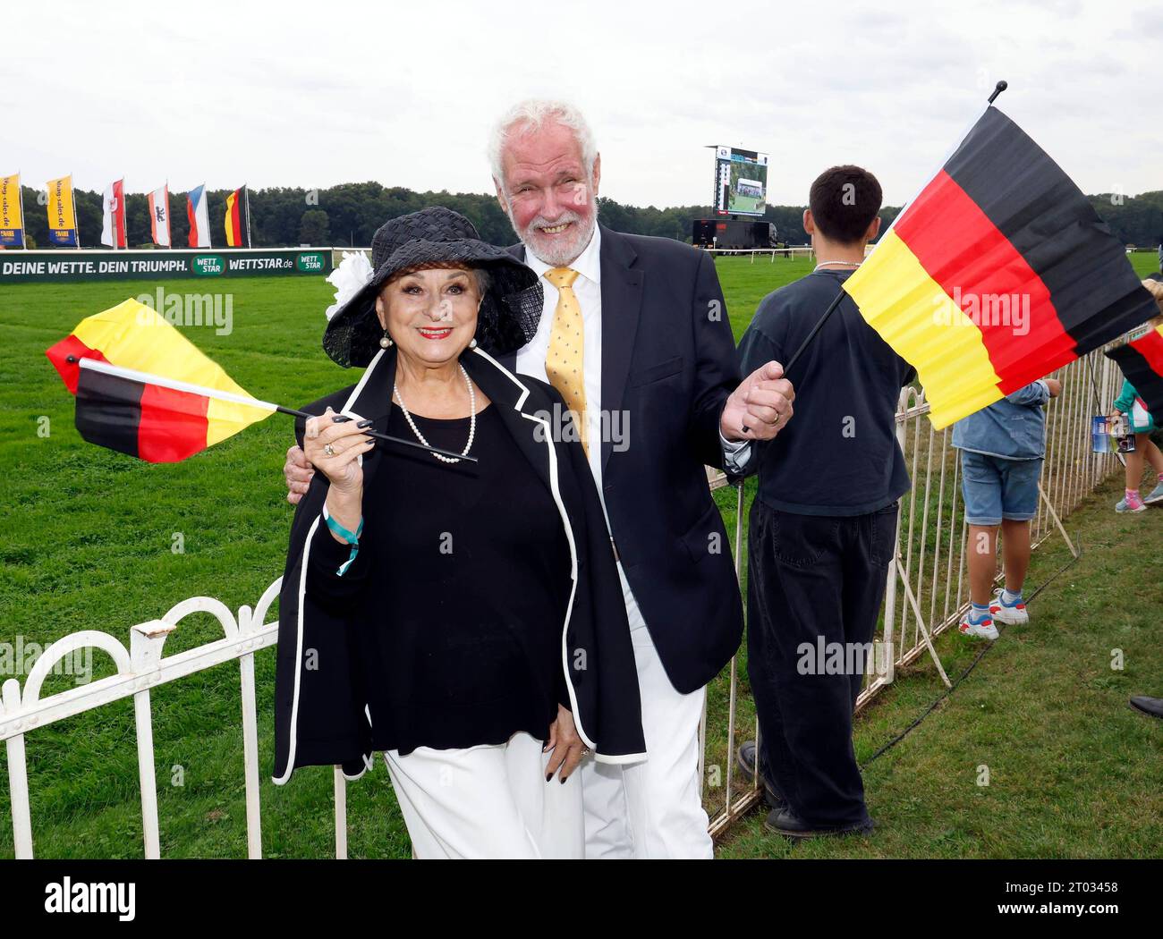 Dagmar Frederic, Dr. Klaus LEnk beim Renntag der Deutschen Einheit auf ...