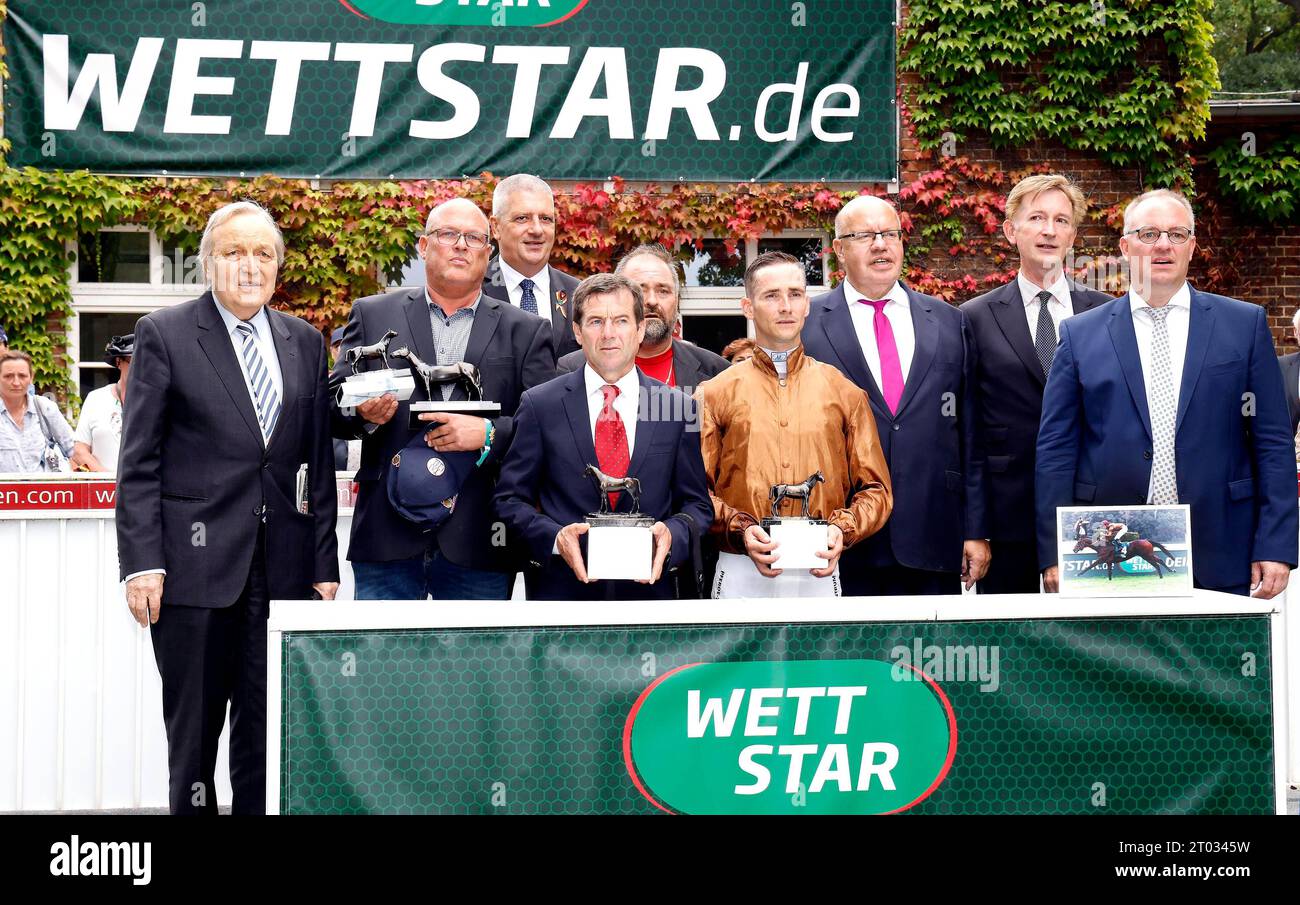 , Wilhelm Feldmann, Bürgermeister Sven Siebert, Trainer Peter Schiergen ...