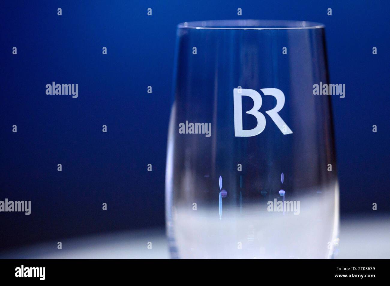 Fernsehnetzwerk hi-res stock photography and images - Alamy