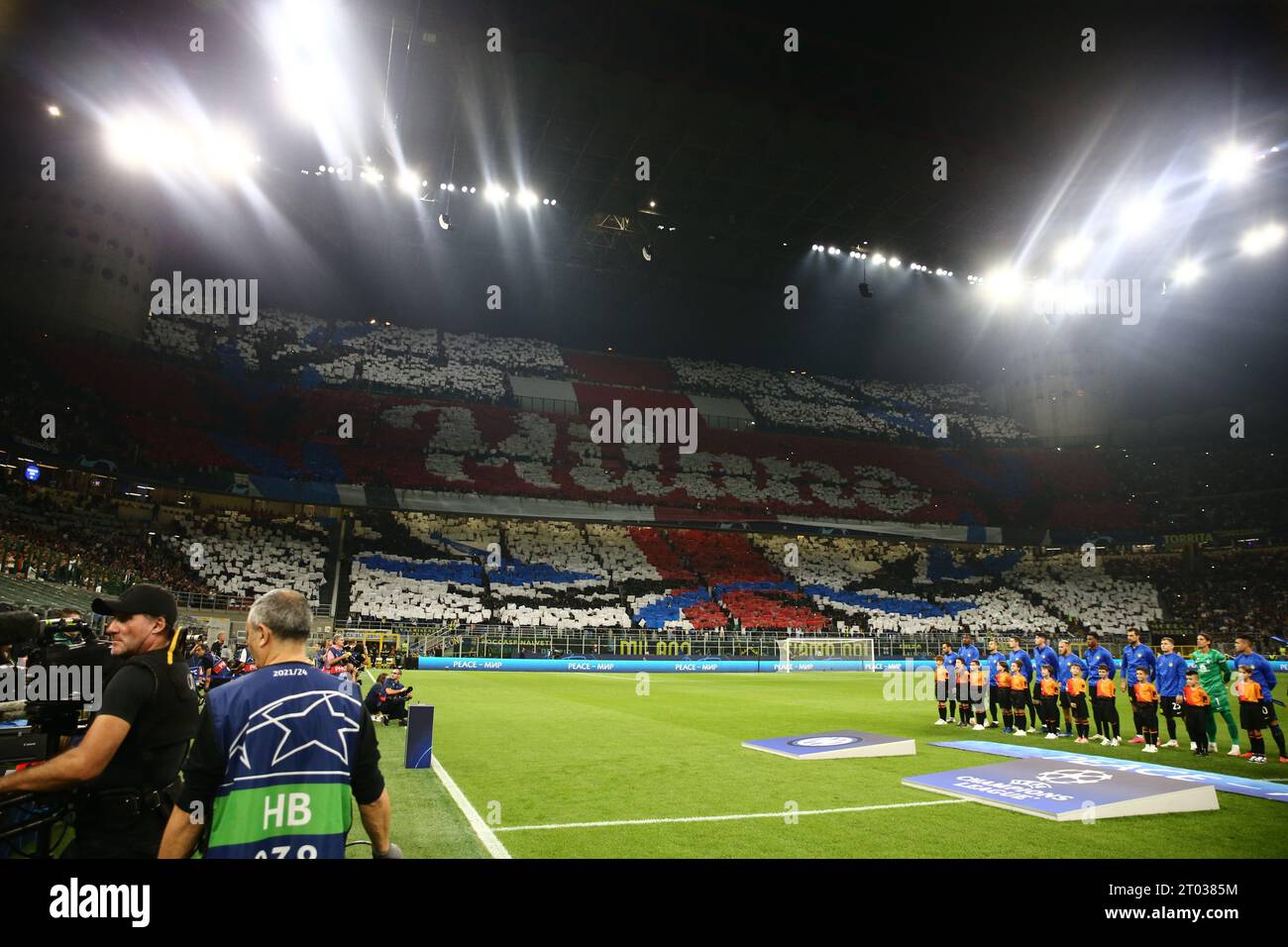 Choreography of inter fans hi-res stock photography and images - Alamy