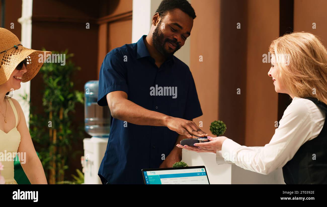 Couple credit card reception hi-res stock photography and images - Alamy