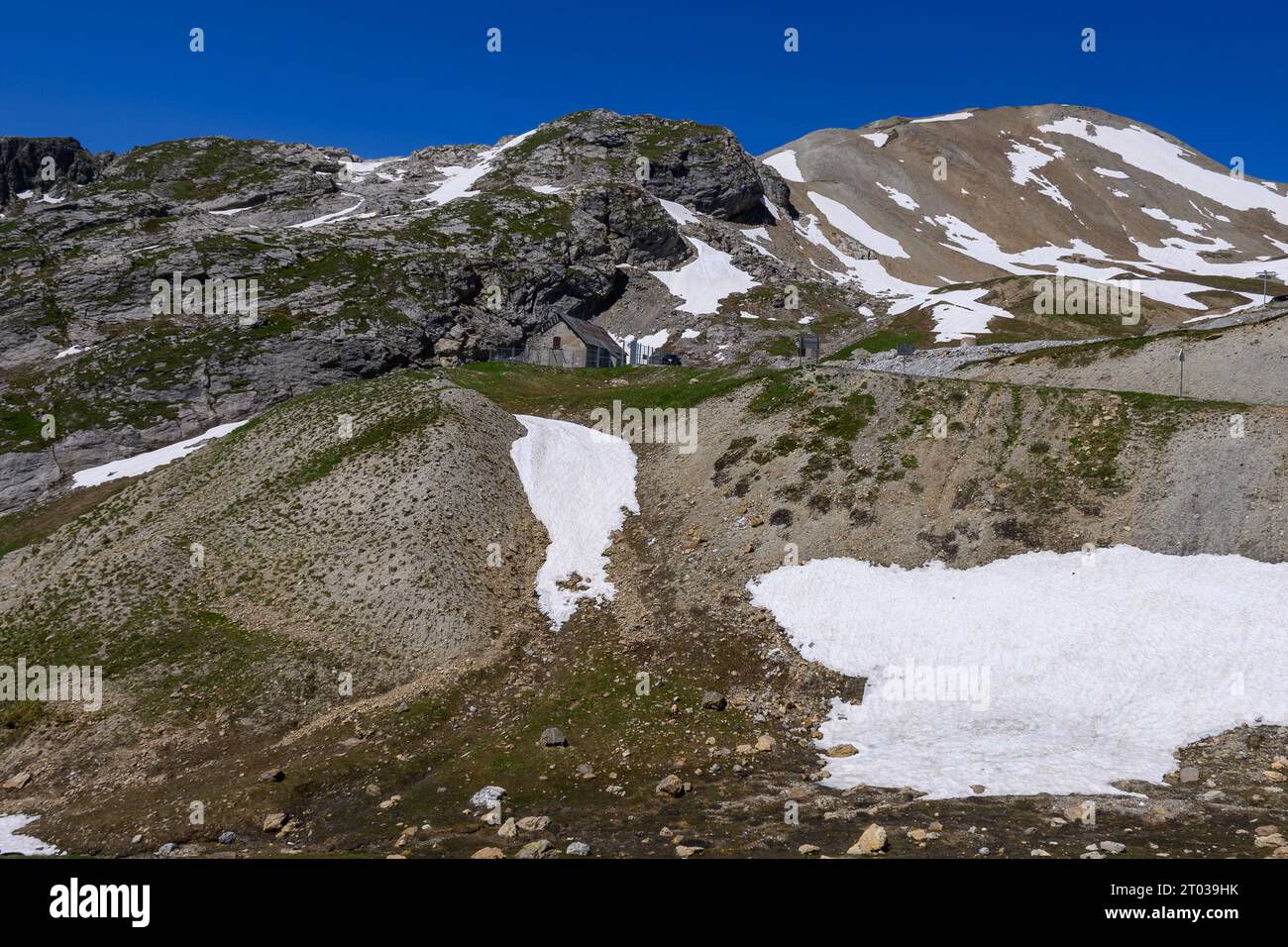 Narrow mountains road from Col de Lautaret to Col du Calibier ...