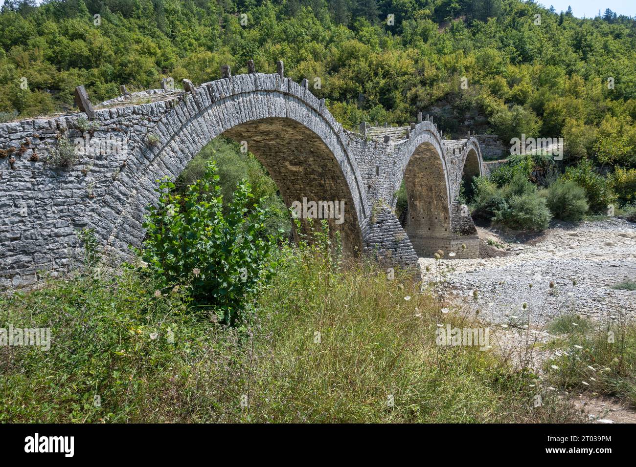 Amazing view of Medieval Plakidas (Kalogeriko) Bridge at Pindus ...