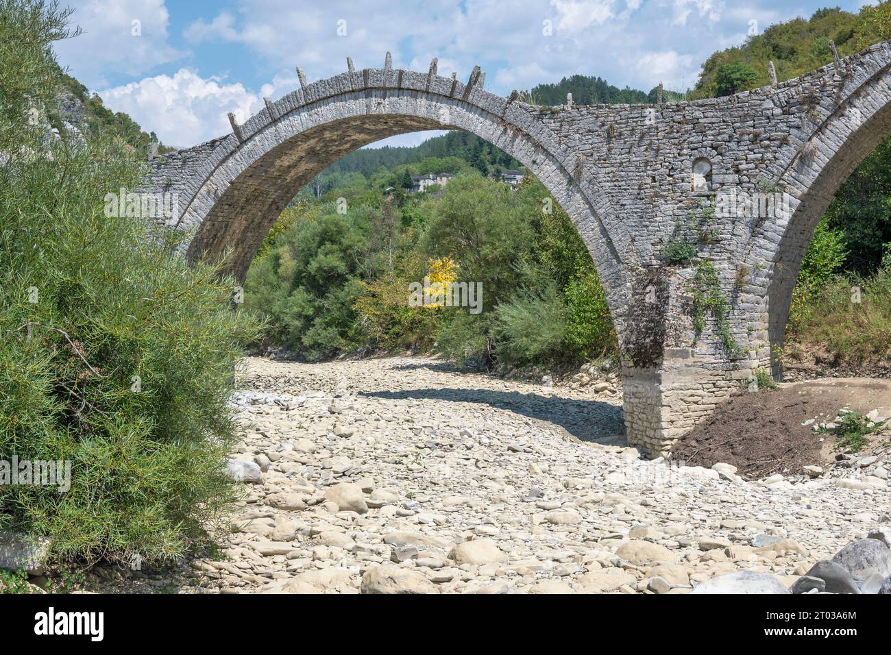 Amazing view of Medieval Plakidas (Kalogeriko) Bridge at Pindus ...