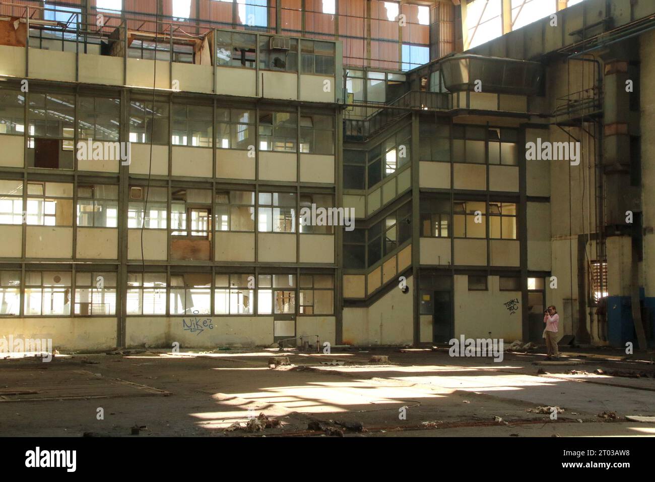 Aa large building with an array of windows Stock Photo - Alamy