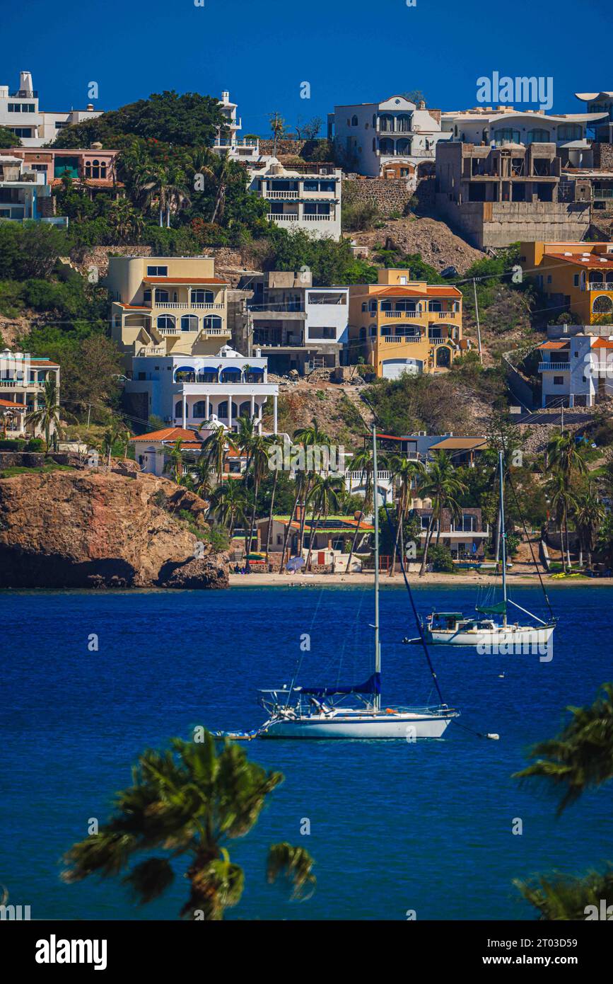 Tourist yachts and fishing boats in the marina of San Carlos Sonora ...