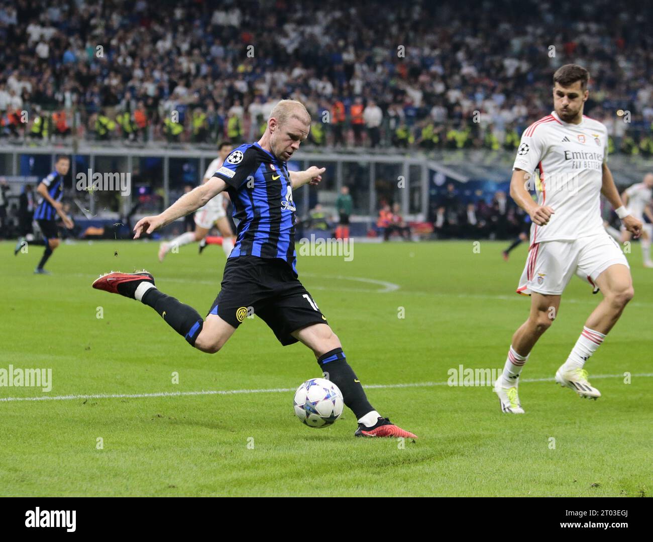 Inter davy hi-res stock photography and images - Alamy