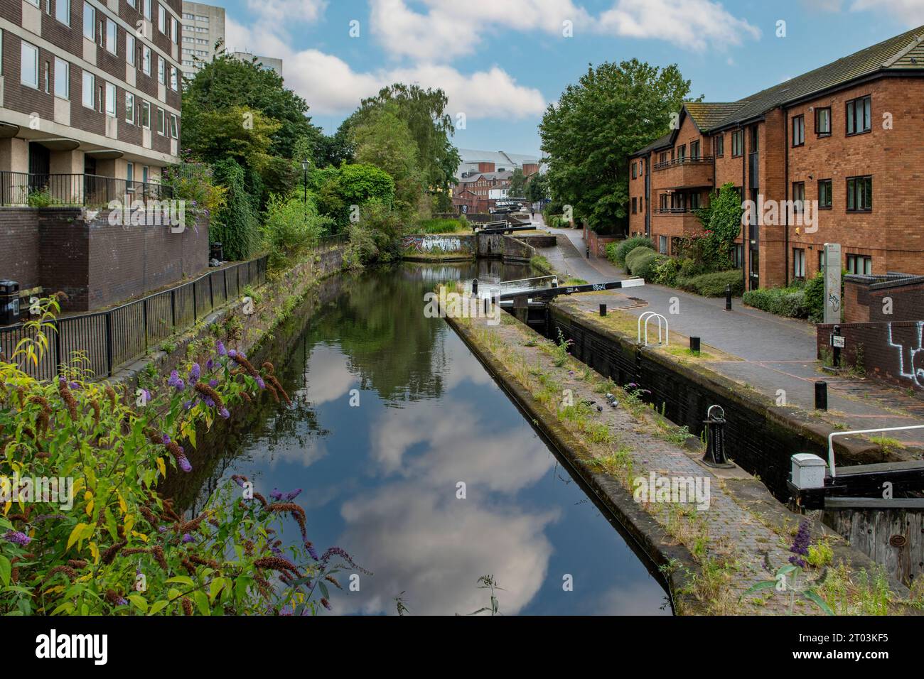 Locks on Old Line Canal, Birmingham, Warwickshire, England Stock Photo ...