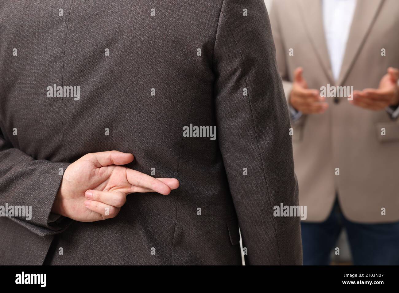 Crossing fingers back hi-res stock photography and images - Alamy
