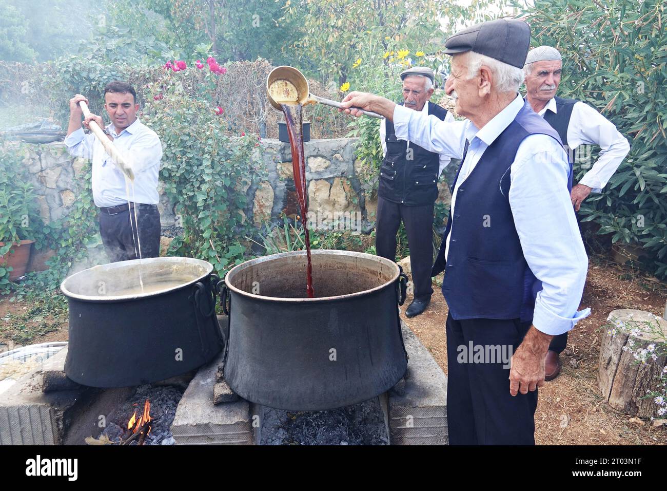 Diyarbakir, Turkey. 01st Oct, 2023. A Kurdish peasant who has mastered ...
