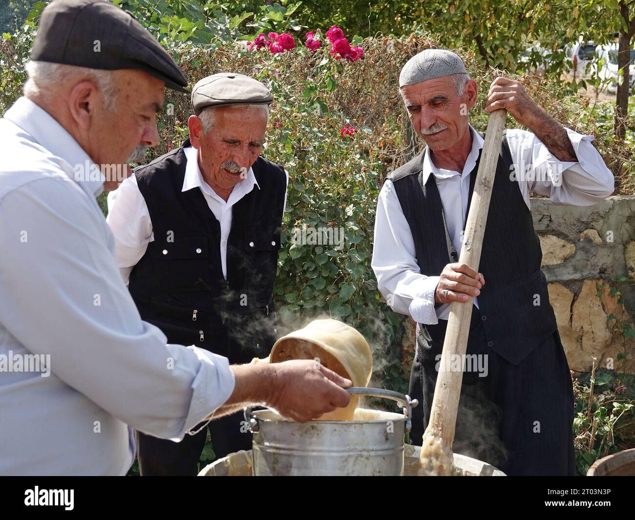 Diyarbakir, Turkey. 01st Oct, 2023. Kurdish villagers fill a container ...