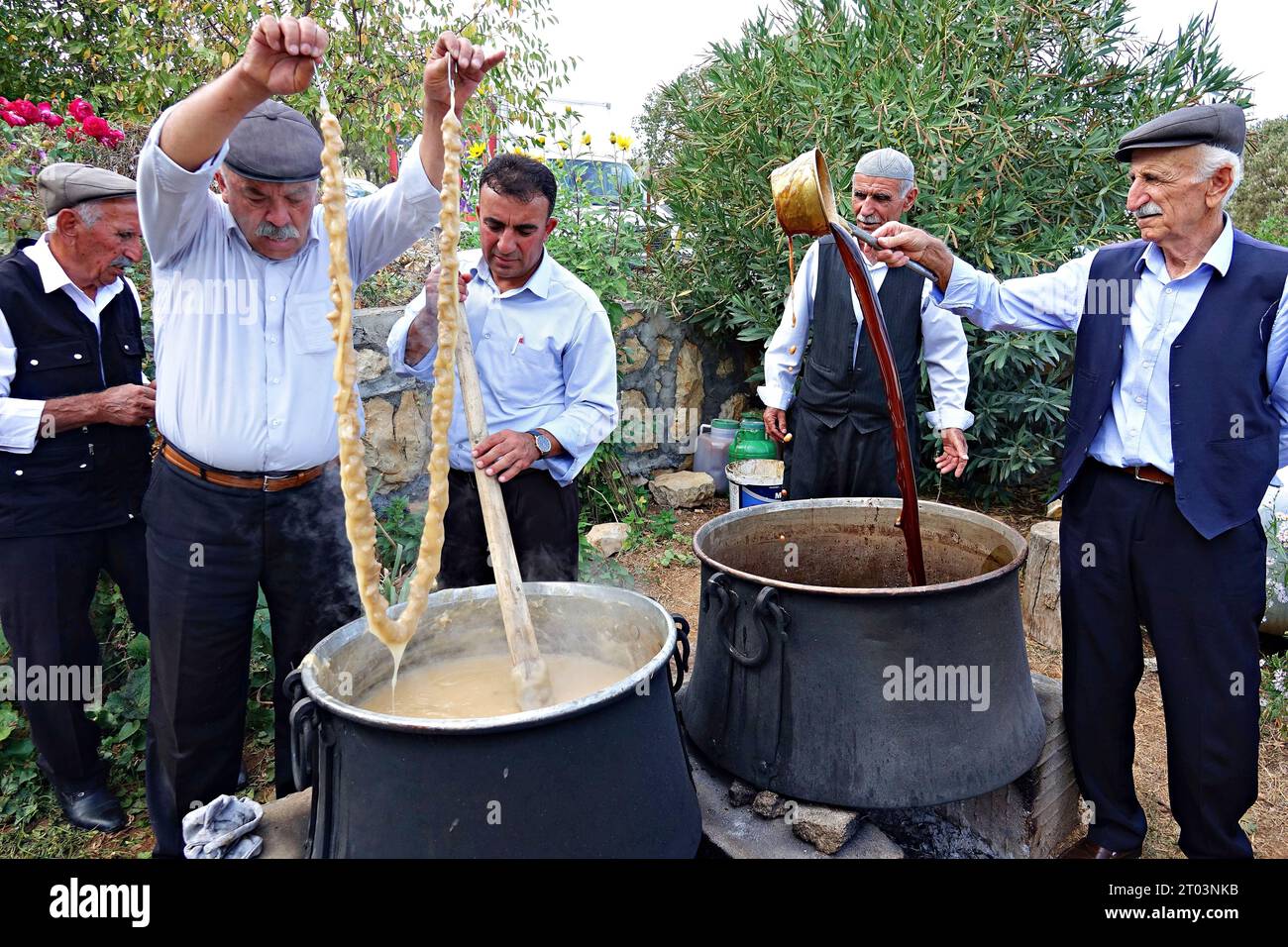 Diyarbakir, Turkey. 01st Oct, 2023. A man on the left makes sausage by ...