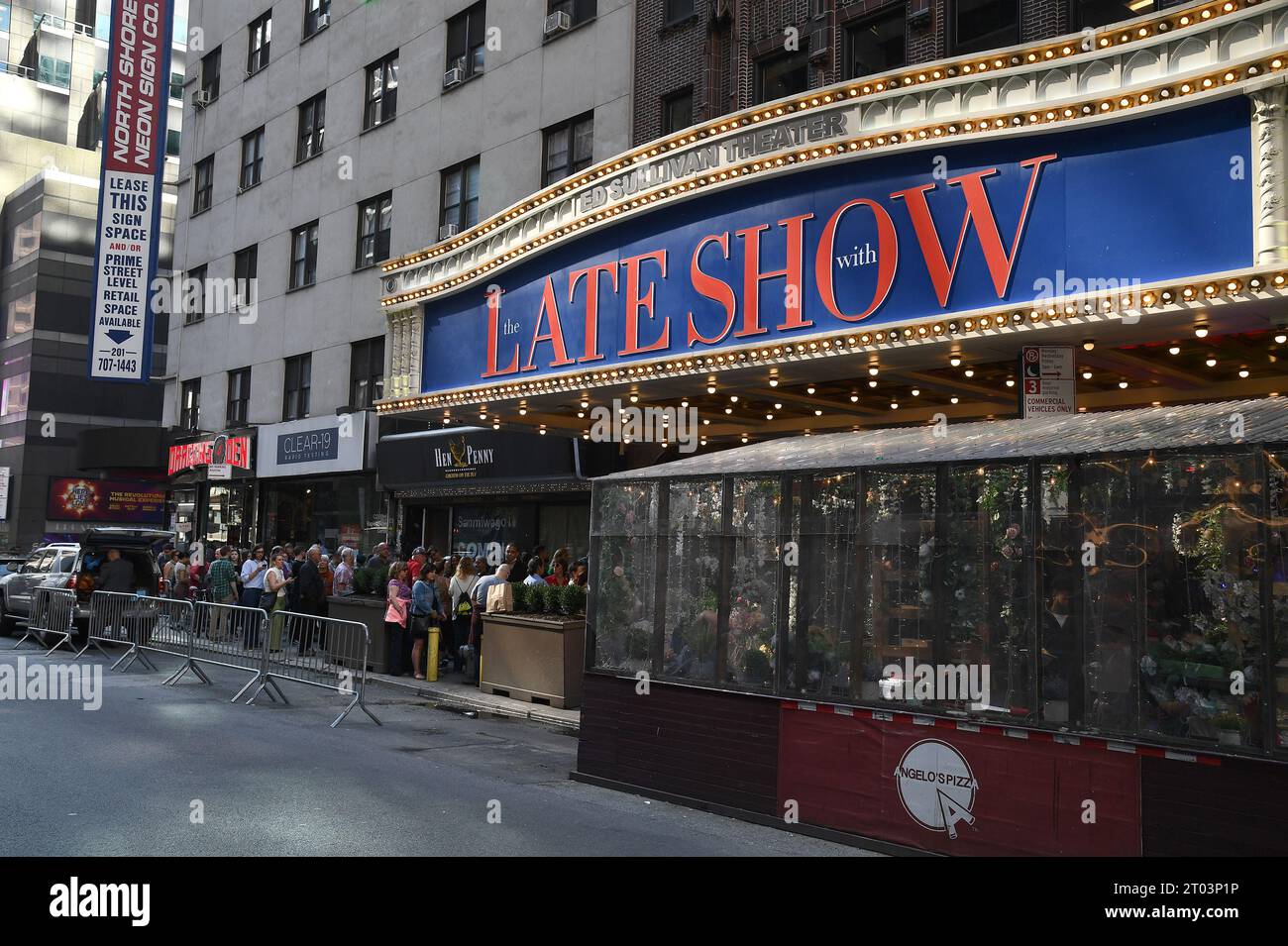 New York, USA. 03rd Oct, 2023. Ticket-holders line up outside the Ed ...