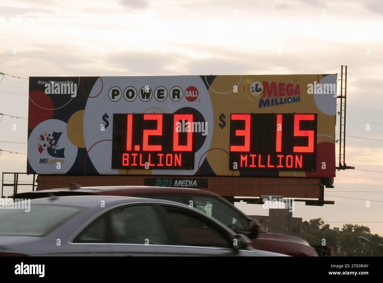 St. Louis, United States. 07th Oct, 2023. Cars drive by the Lottery ...