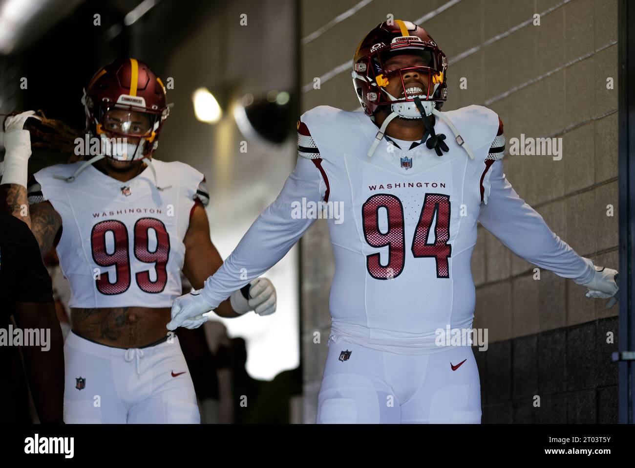 Washington Commanders defensive tackle Daron Payne (94) and defensive ...