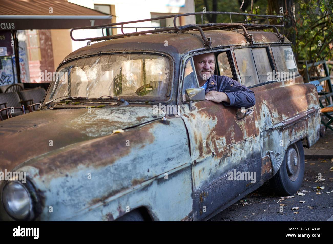 Berlin, Germany. 25th Sep, 2023. Retired professor Hanns-Lüdecke ...