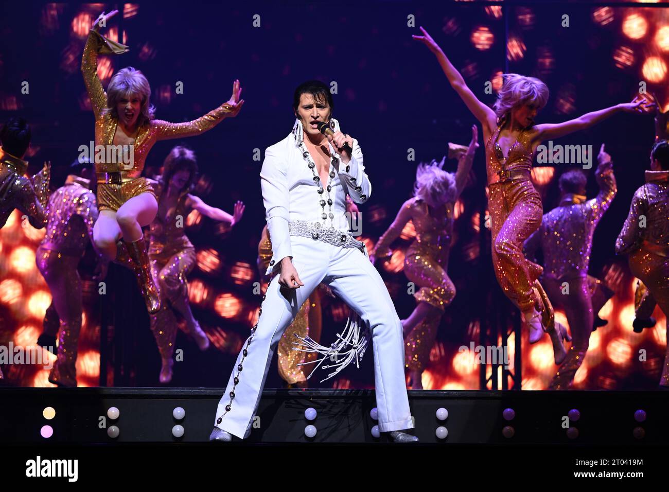 Melbourne, Australia. 04th Oct, 2023. Australian performer Rob Mallett ...