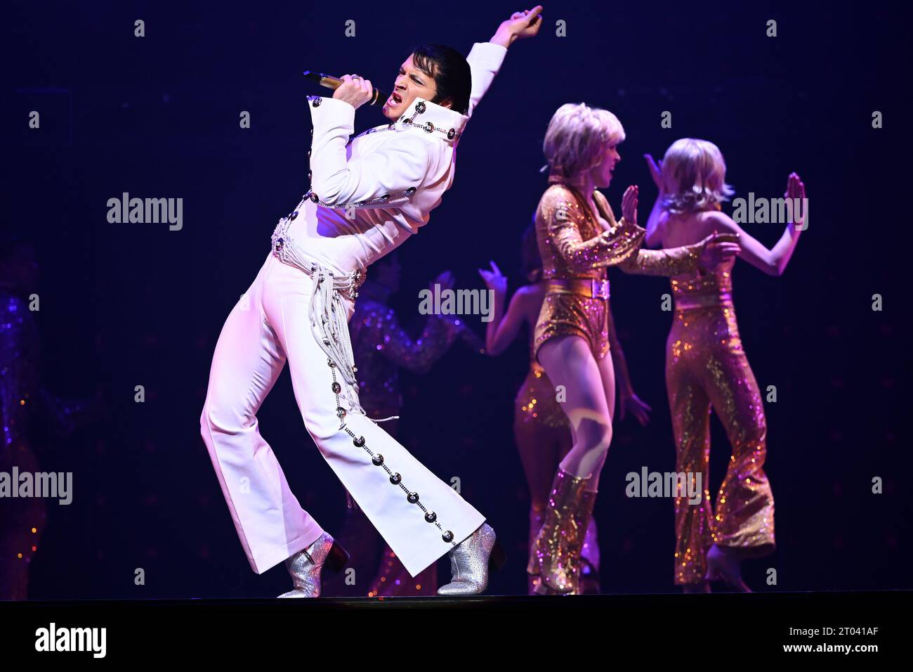 Melbourne, Australia. 04th Oct, 2023. Australian performer Rob Mallett ...
