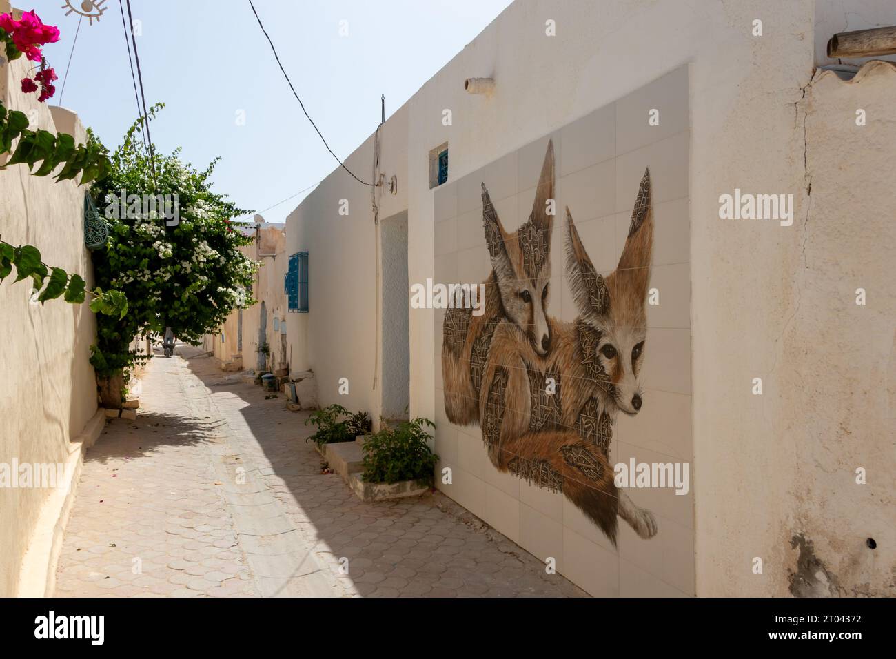 Hara Sghira Er Riadh, TUNISIA - JUNE 24, 2023 Traditional houses with ...
