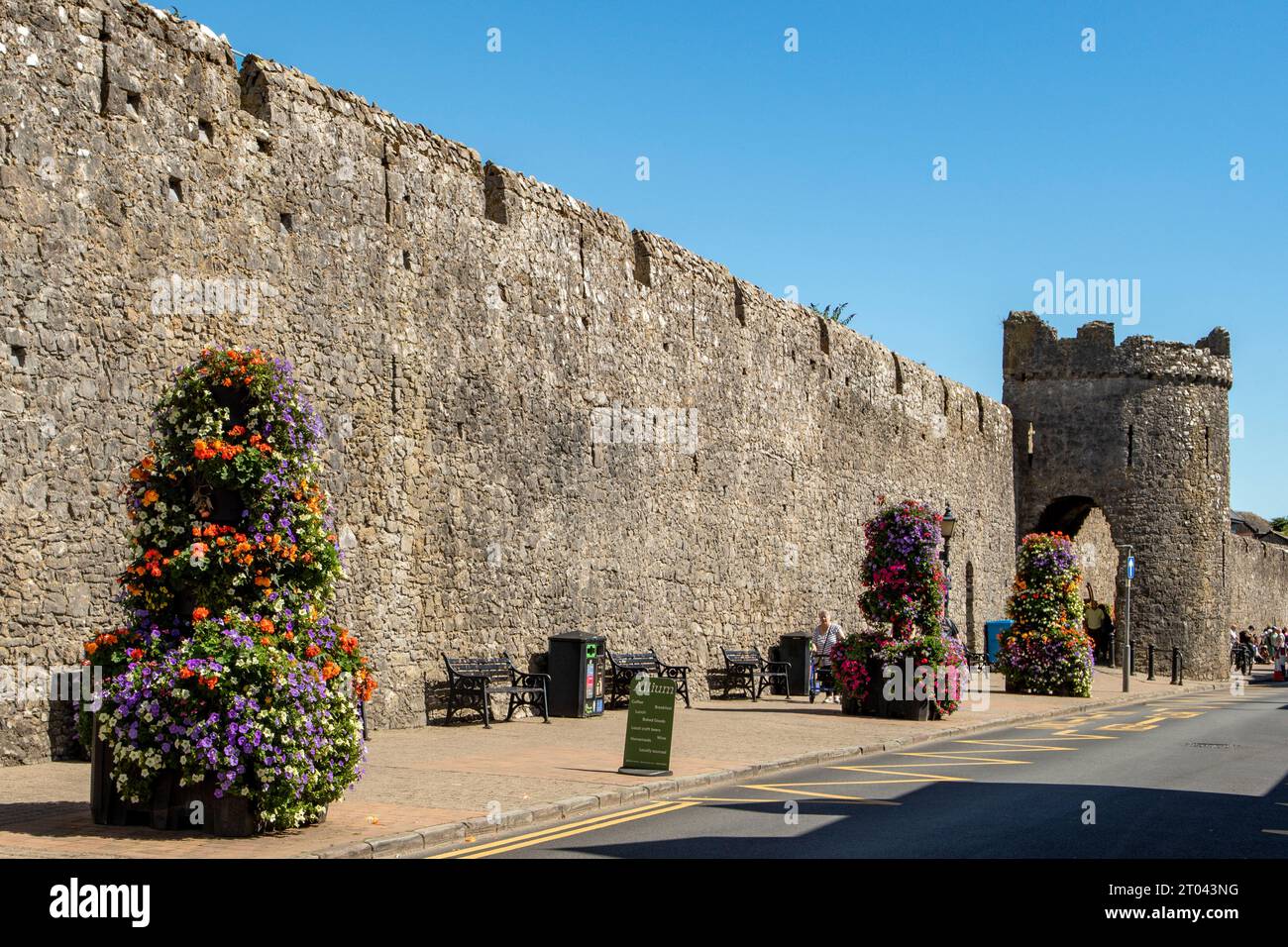 Tenby Castle Walls, Tenby, Pembrokeshire, Wales Stock Photo - Alamy