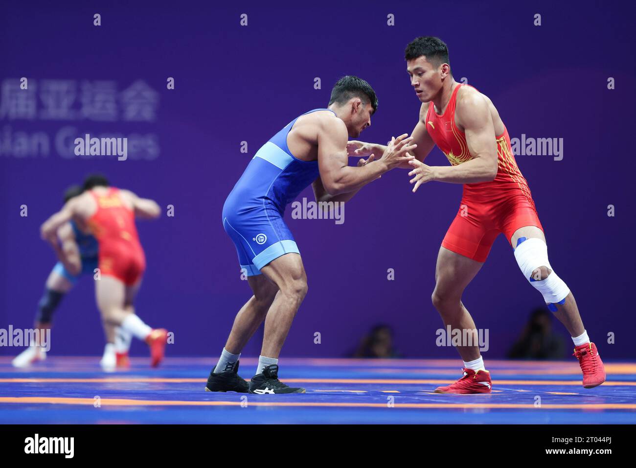 Hangzhou, China's Zhejiang Province. 4th Oct, 2023. Liu Rui (red) of ...