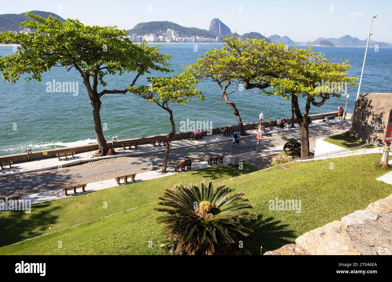 Promenade at the Forte de Copacabana, behind the Sugar Loaf Mountain ...