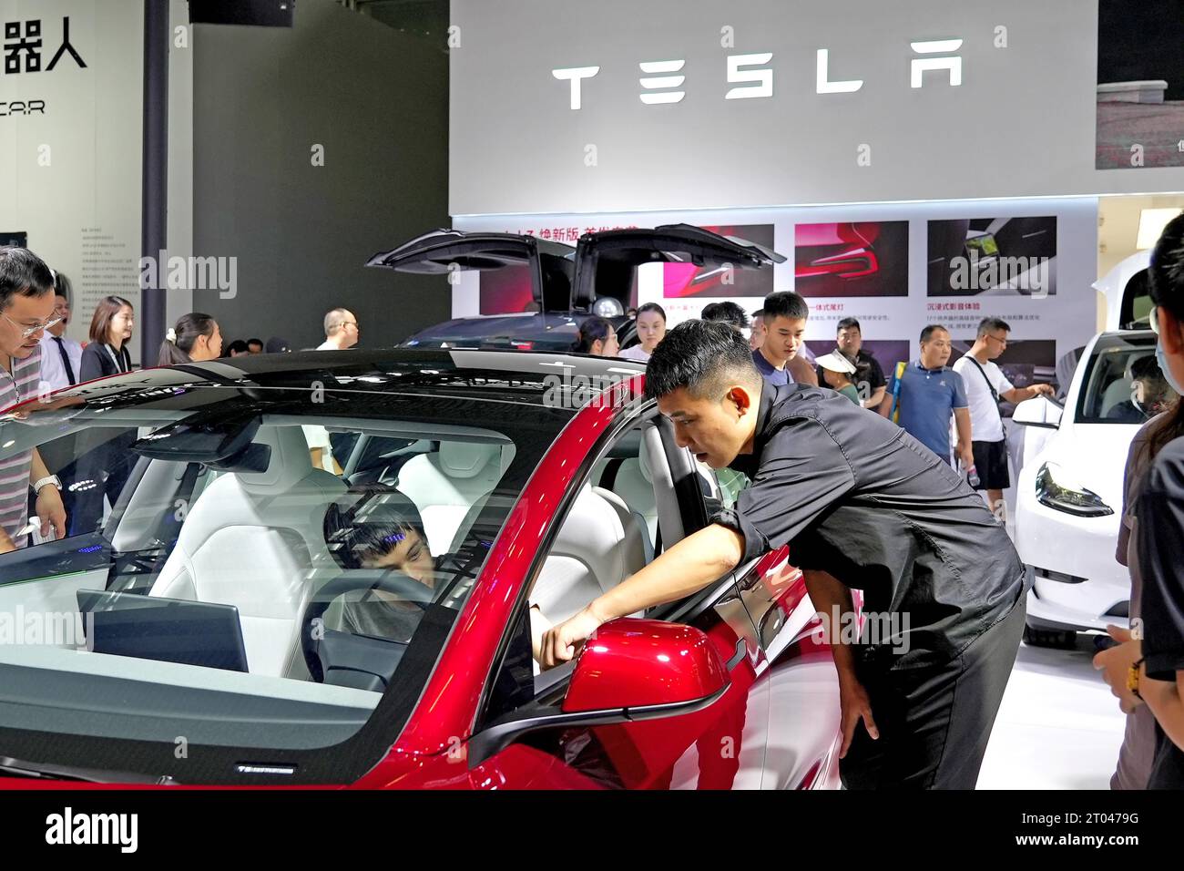 Tesla booth of the 15th Shenzhen International Automobile Expo draws ...