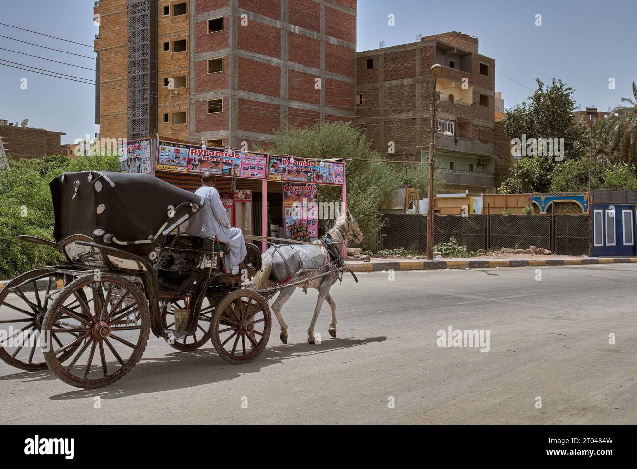 A carriage with a horse on an Arabic street Stock Photo - Alamy