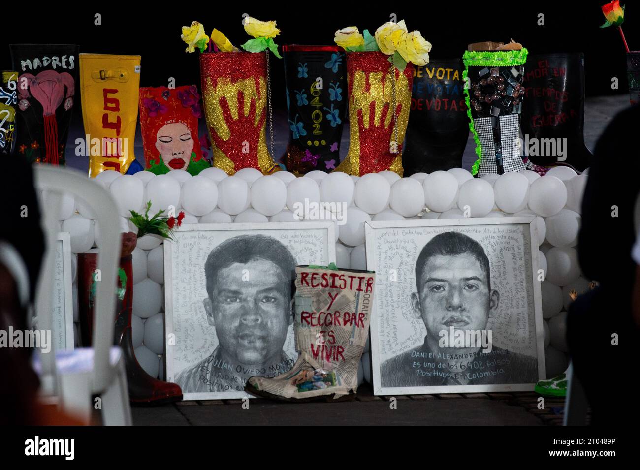 False agreement hi-res stock photography and images - Alamy