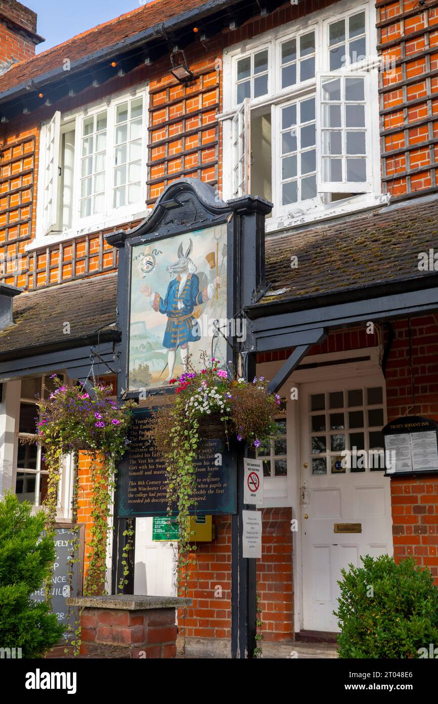 Trusty Servant Inn pub in Minstead Lyndhurst also provides pub meals ...