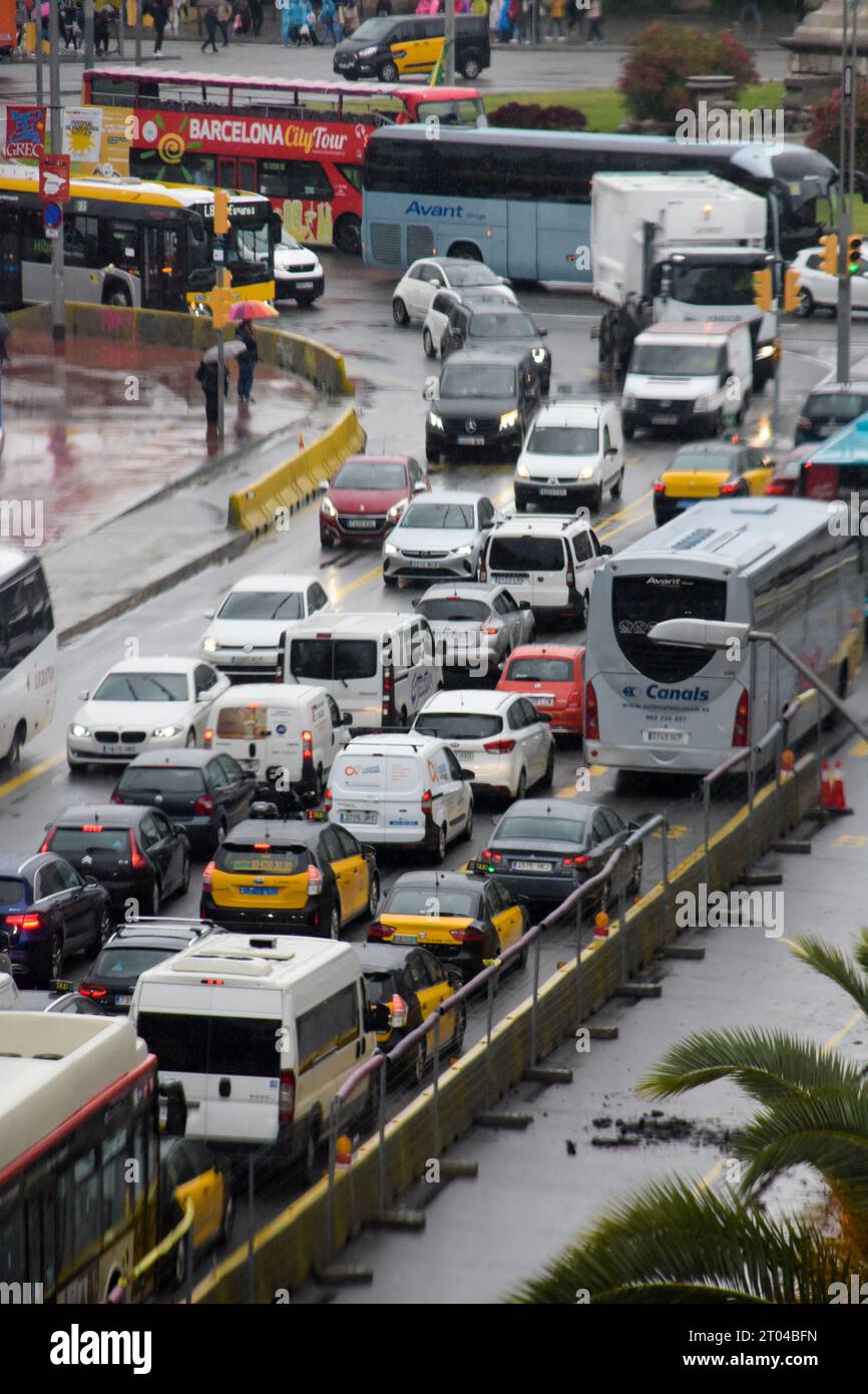 Barcelona traffic congestion car hi-res stock photography and images ...