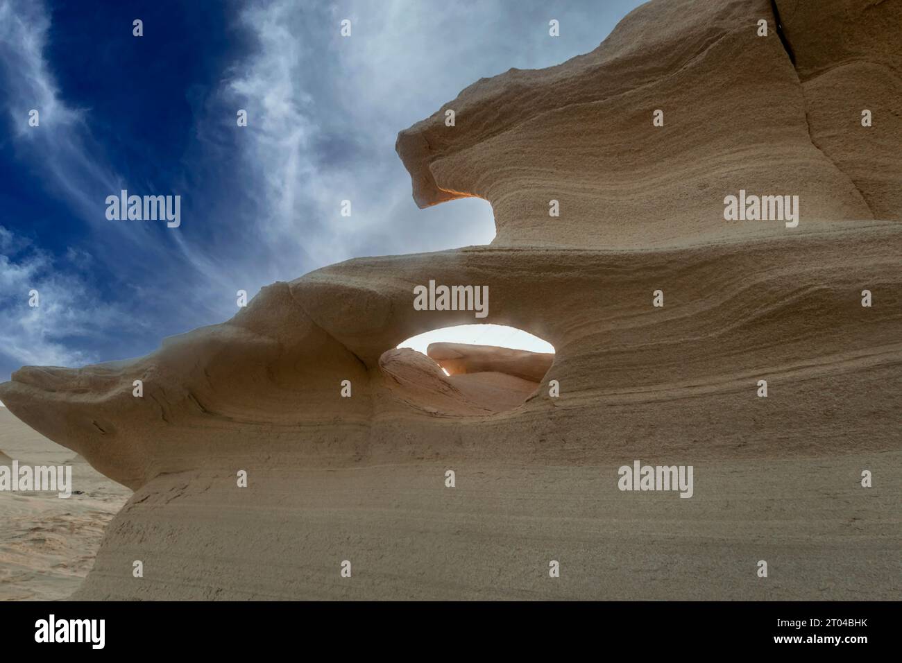 Fossil Rocks in the Desert of the United Arab Emirates Stock Photo - Alamy