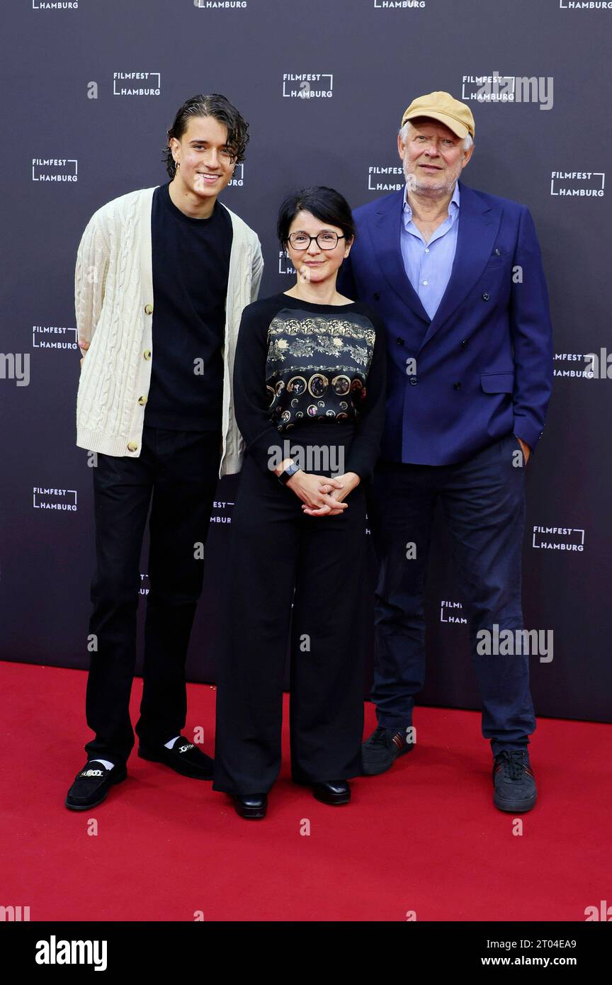 Marven Gabriel Suarez-Brinkert, Ayse Polat und Axel Milberg bei der ...