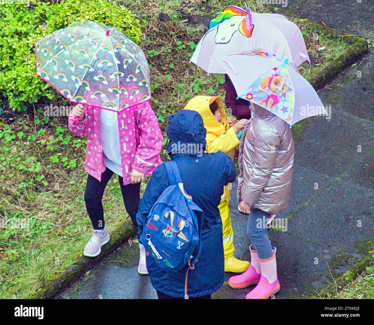 School run uk parent hi-res stock photography and images - Alamy