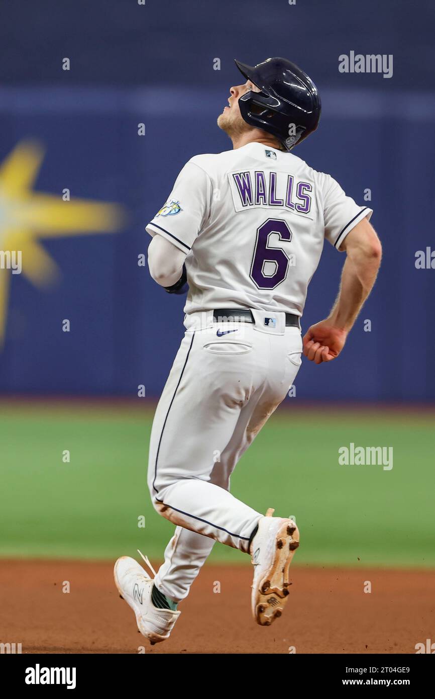 6 run card hi-res stock photography and images - Alamy