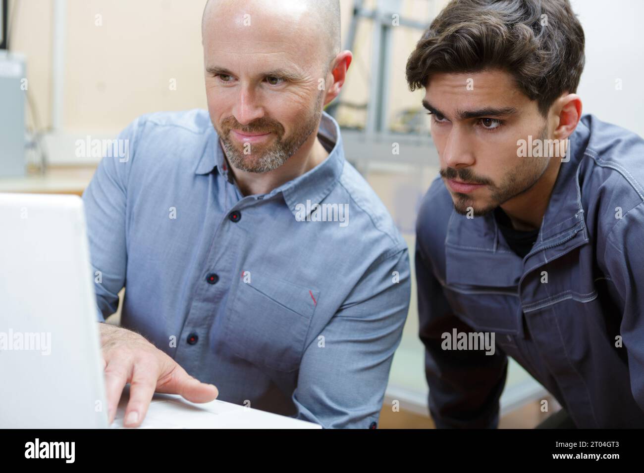 competitions programmers working in the office Stock Photo - Alamy