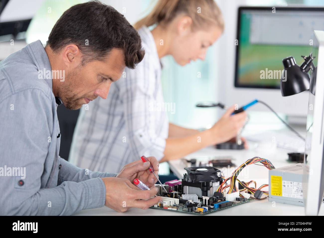 people repairing a computer in a workshop Stock Photo - Alamy