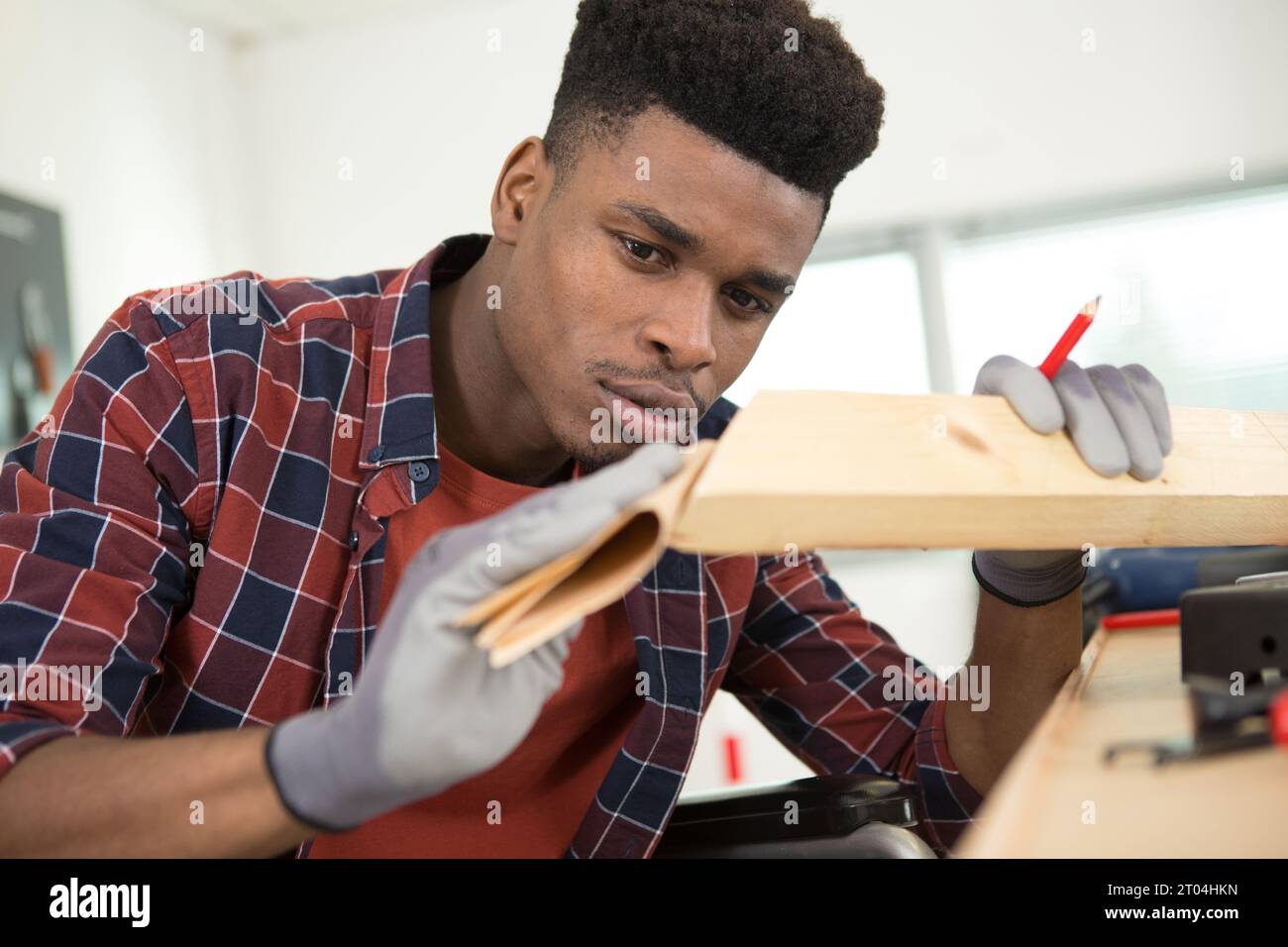 Sanding a table with sandpaper hi-res stock photography and images - Alamy