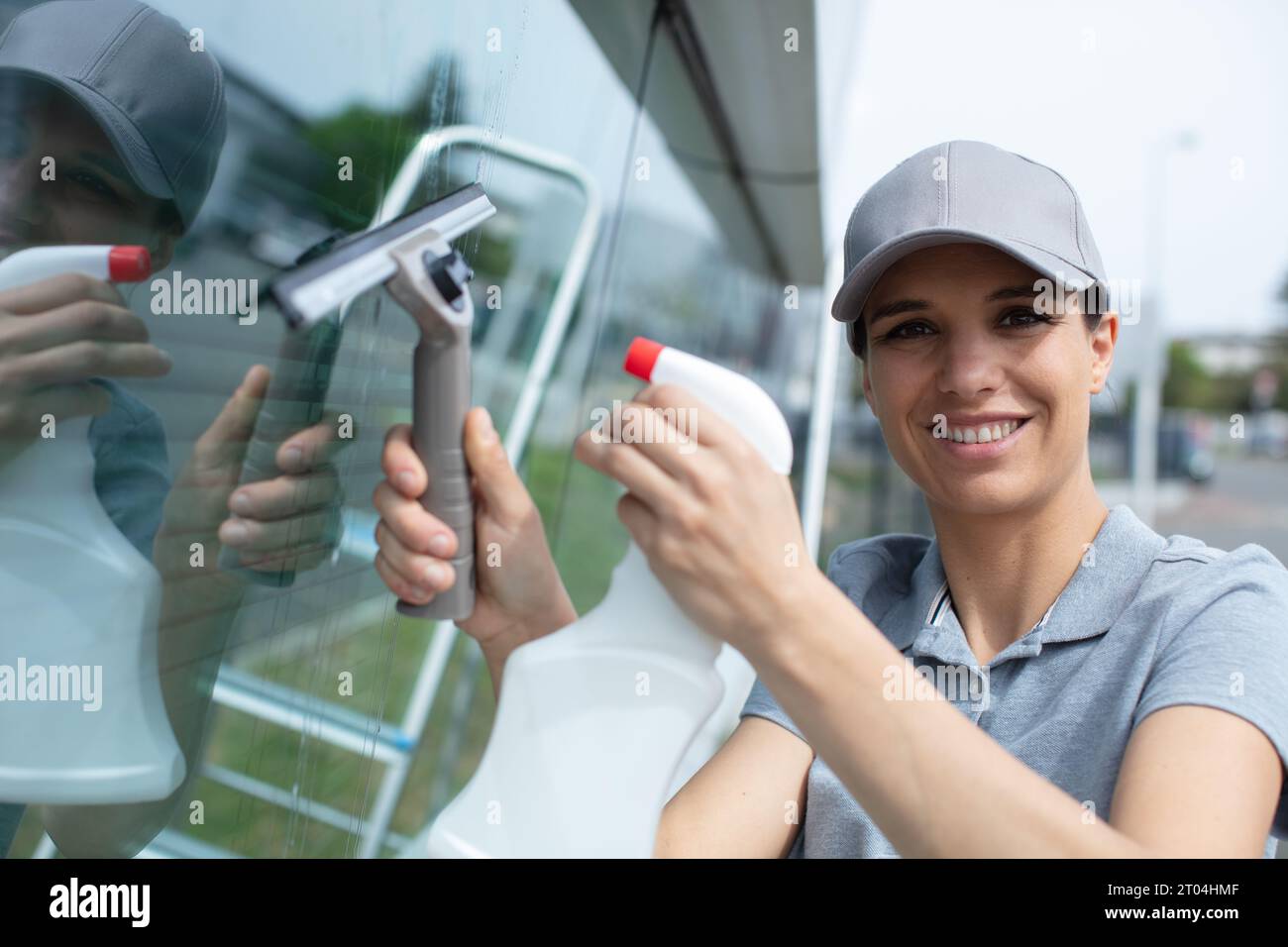 portrait of window cleaning service woman Stock Photo - Alamy