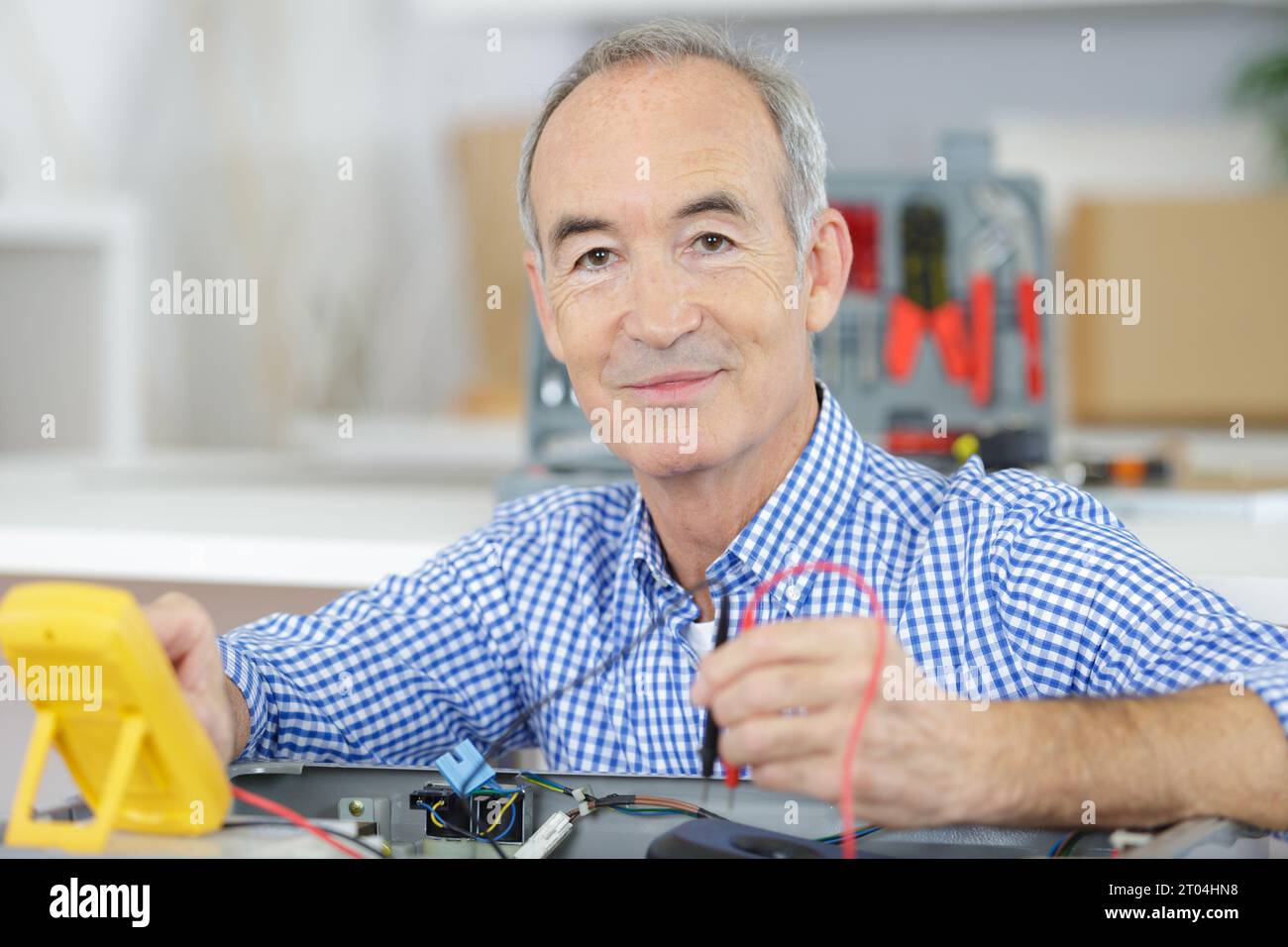 Old voltmeter testing voltage hi-res stock photography and images - Alamy