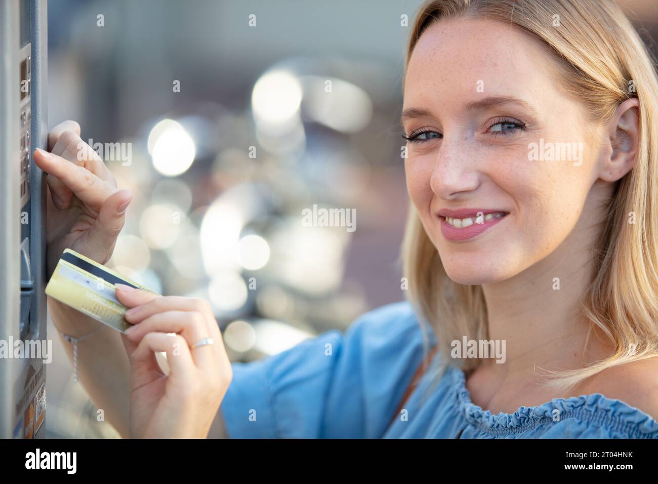 woman inserting bankcard into machine Stock Photo - Alamy