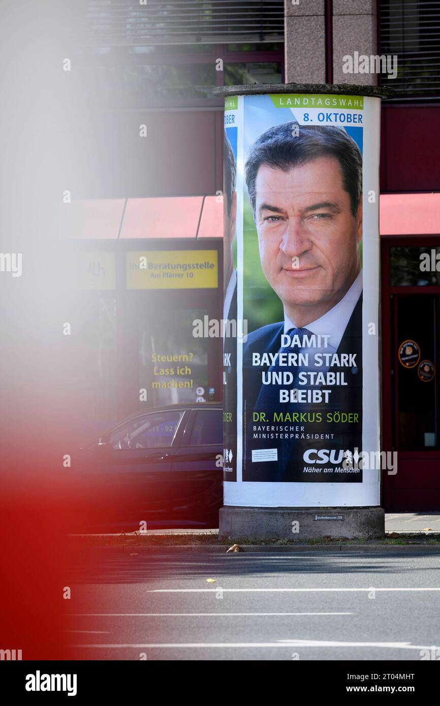 Ein CSU-Wahlplakat mit dem Konterfei von Ministerpräsident Markus Söder ...
