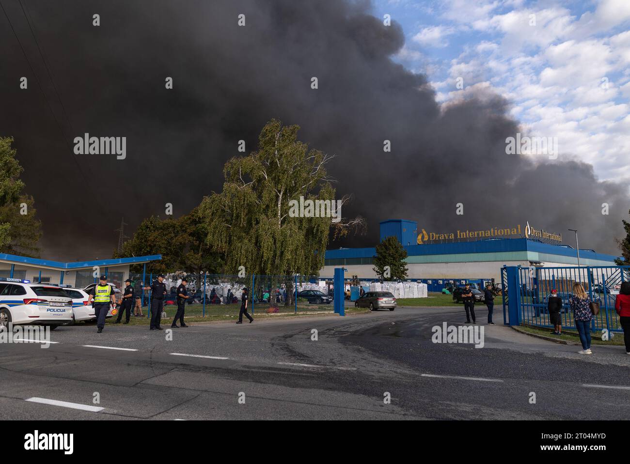 Osijek, Hrvatska. 04th Oct, 2023. A major fire broke out at the Drava ...