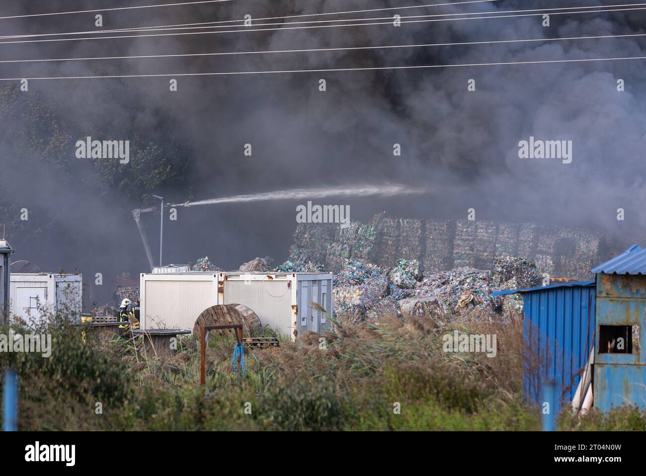 Osijek, Hrvatska. 04th Oct, 2023. A major fire broke out at the Drava ...
